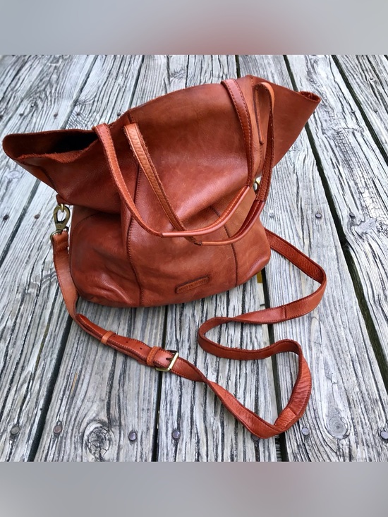 Marta Ponti | Bags | Marta Ponti Dark Tan Leather Carry Handle Shoulder ...